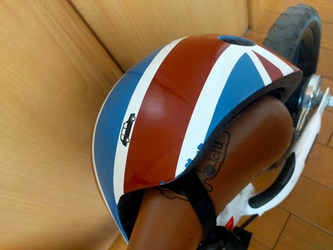 ストライダー ロンドンタクシー ヘルメット付き　美品