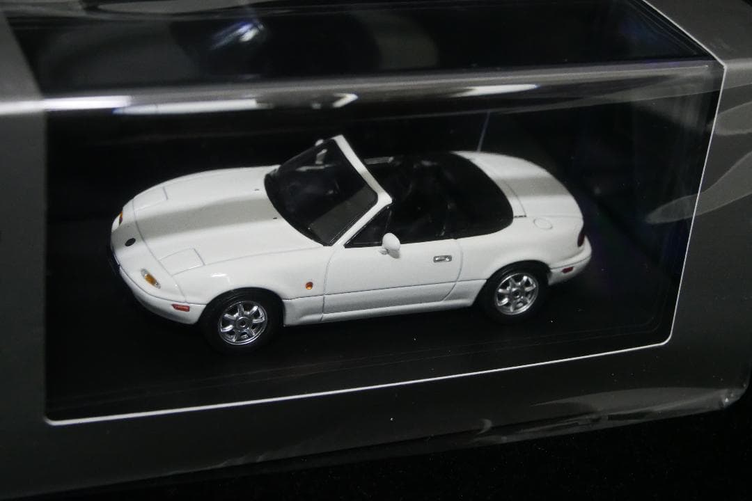 ユーノスロードスター 1/43モデルカー白（マツダコレクション）