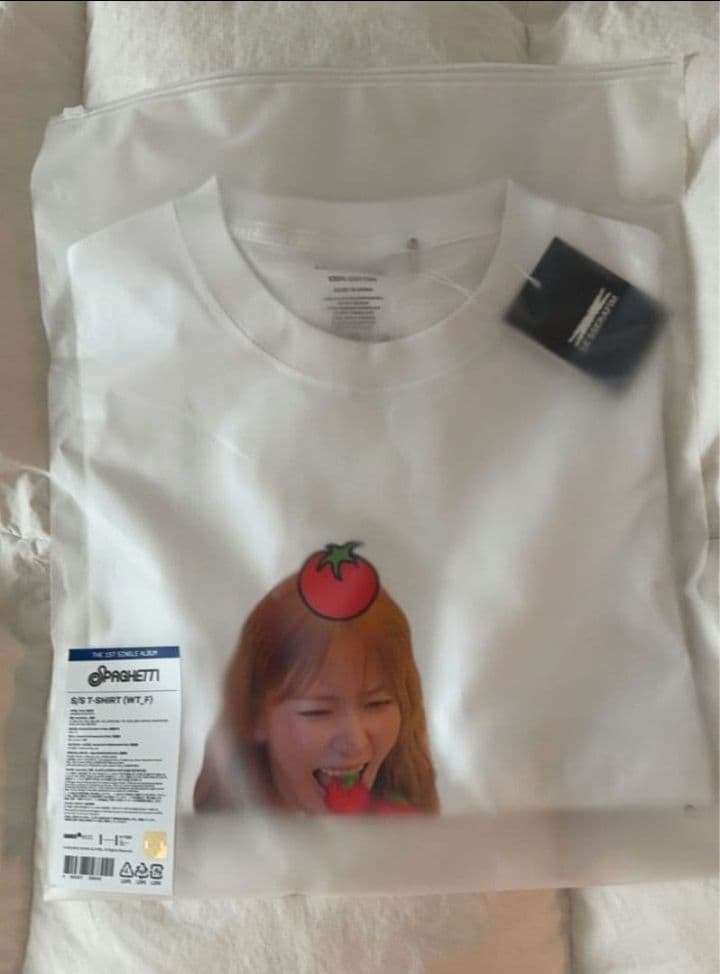 ルセラフィム SPAGHETTI Tシャツ EAT IT UP サクラ
