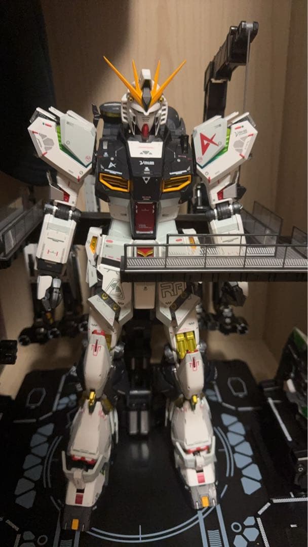 解体匠機 RX-93 νガンダム フィンファンネル装備