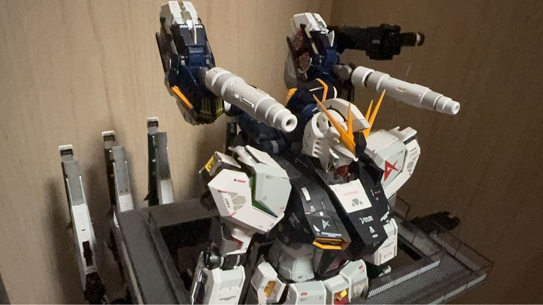 解体匠機 RX-93 νガンダム フィンファンネル装備