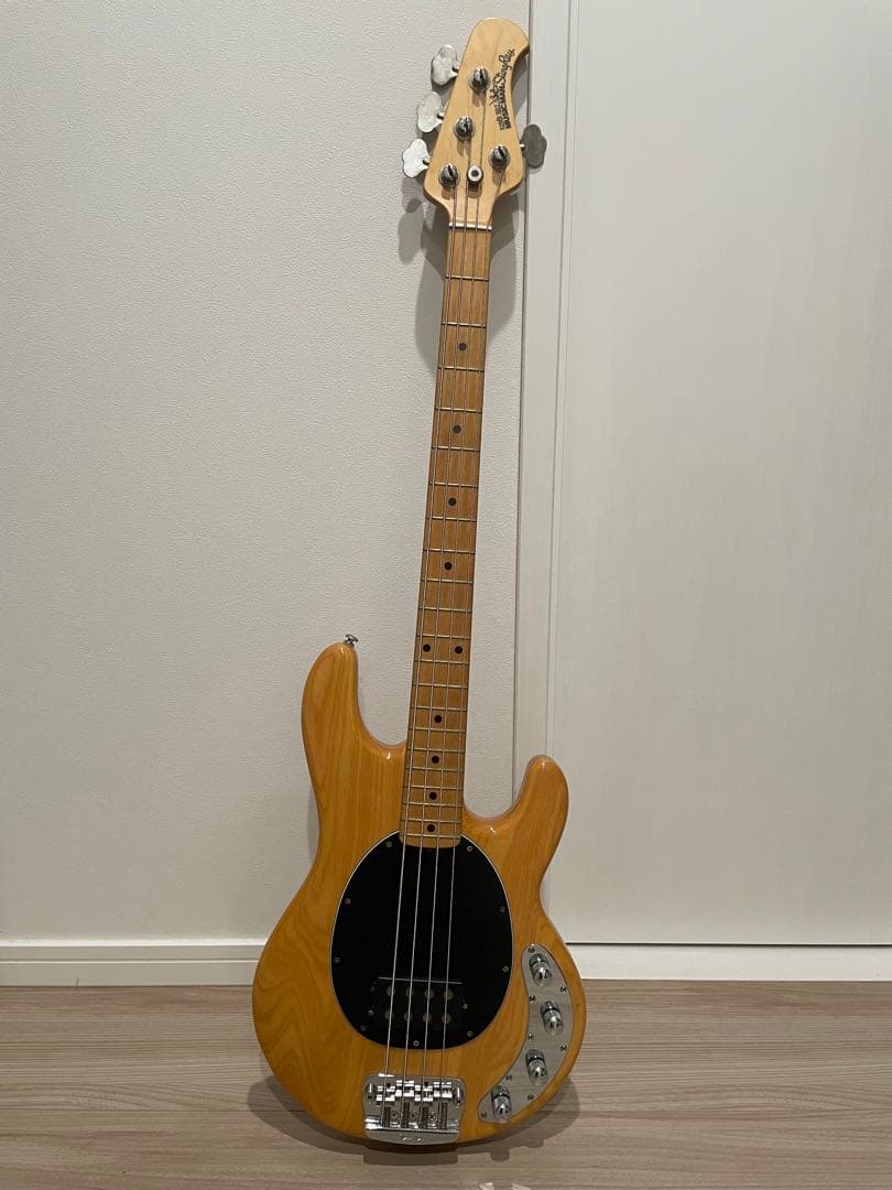 ベース　MUSIC MAN Sting Ray