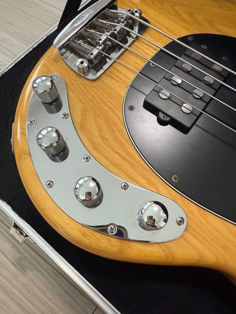 ベース　MUSIC MAN Sting Ray