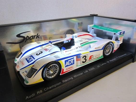 特価 Spark 1/18 アウディ R8 2005 LM Winner #3