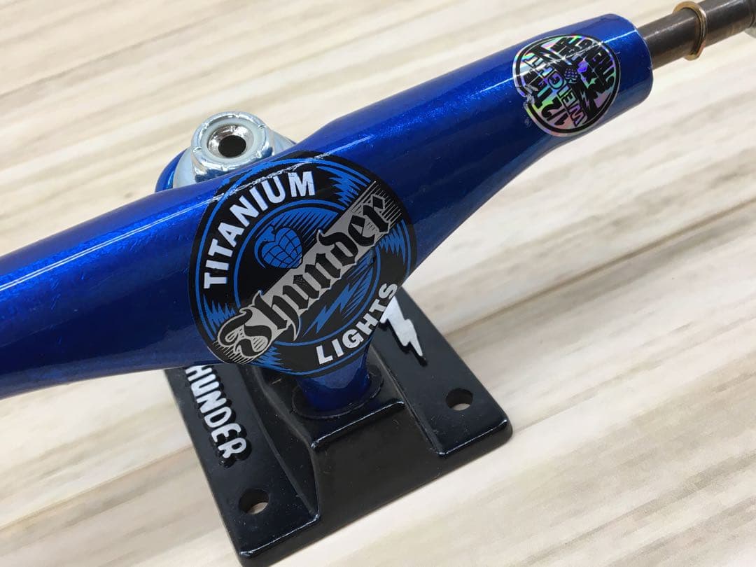 THUNDER TRUCK TITANIUM LIGHTS スケボー パーツ
