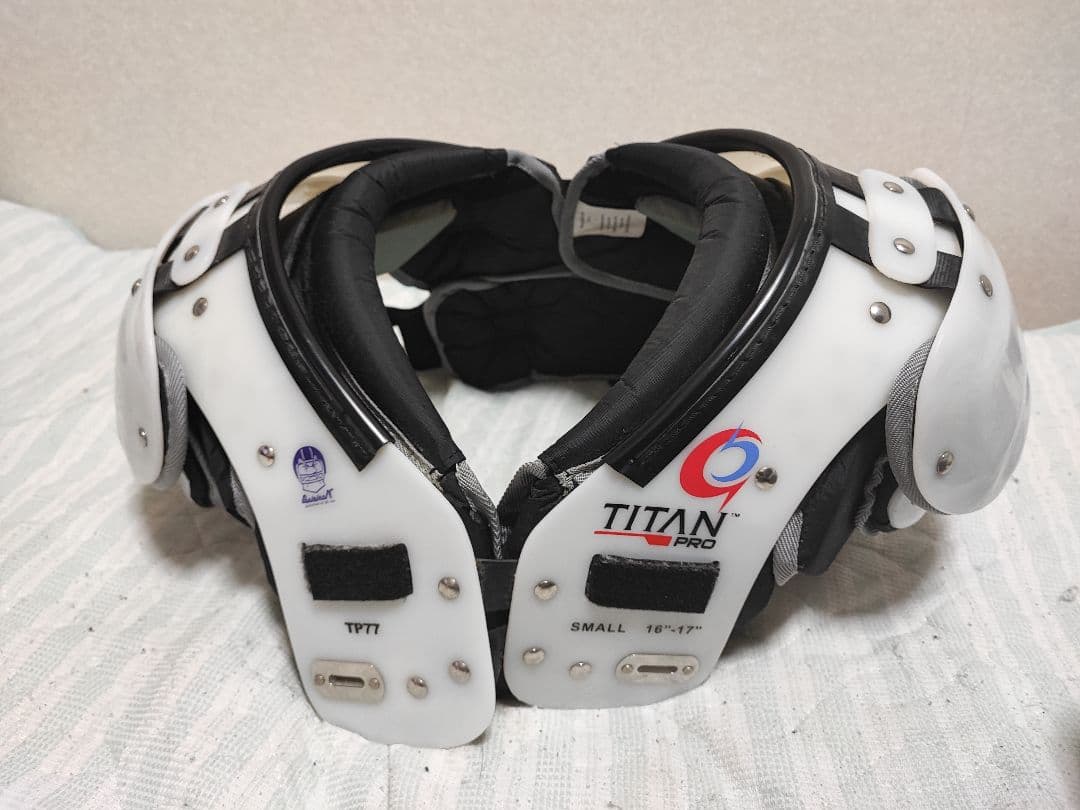 TITAN PRO ショルダーパッド SMALL ホワイト