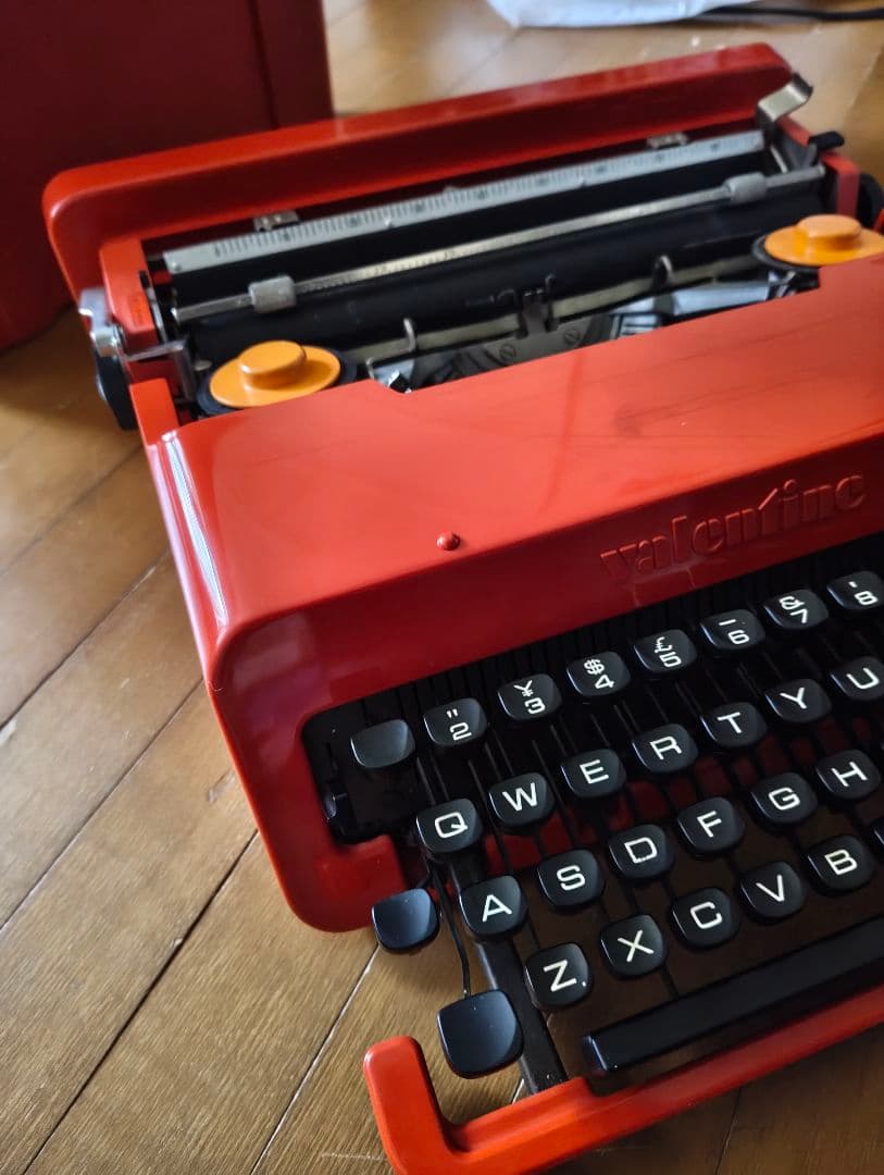 タイプライター Olivetti Valentine オリベッティ バレンタイン