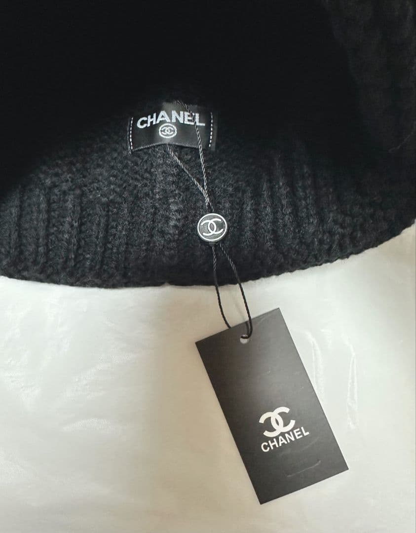 CHANEL 黒 ニット帽 ロゴ入り