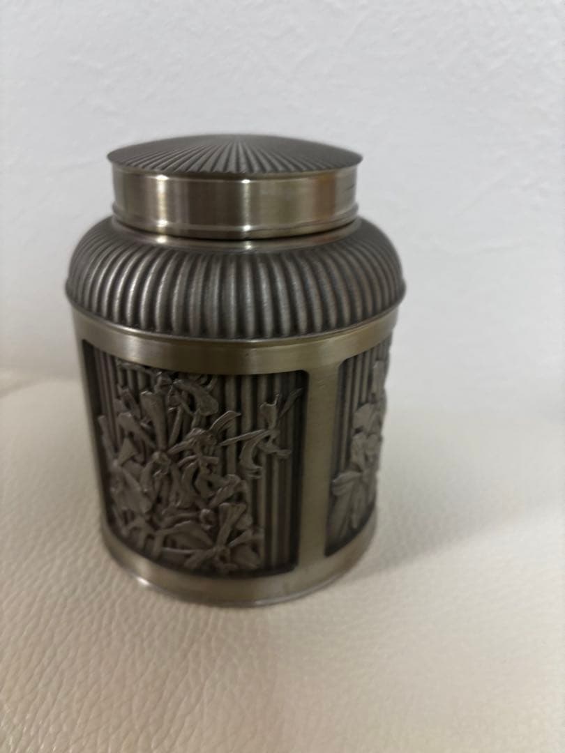 Selangor Pewter フタ付キャニスター 花レリーフ 茶筒