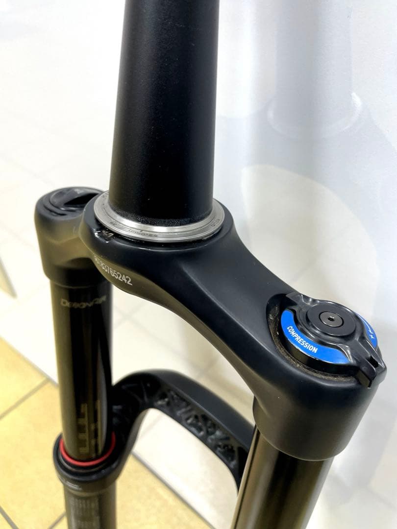 ROCKSHOX Yari RC 27.5 160mm MTB サスペンション