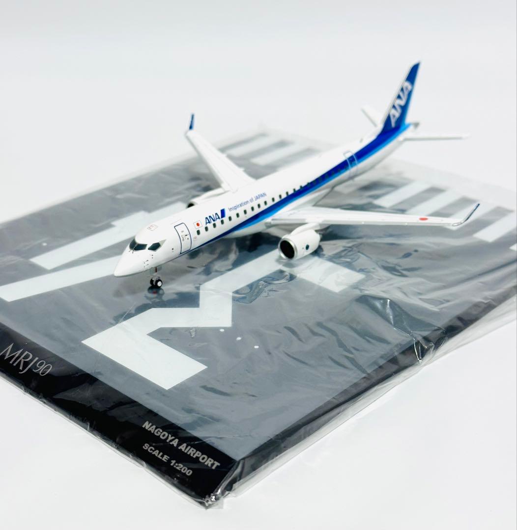 全日空商事 1/200 ANA MRJ90 滑走路パネル付き MR29008