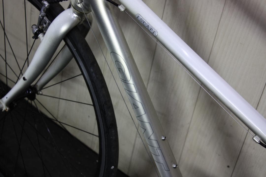 GIANT ESCAPE R3 700C 24速 430mm SILVERクロス