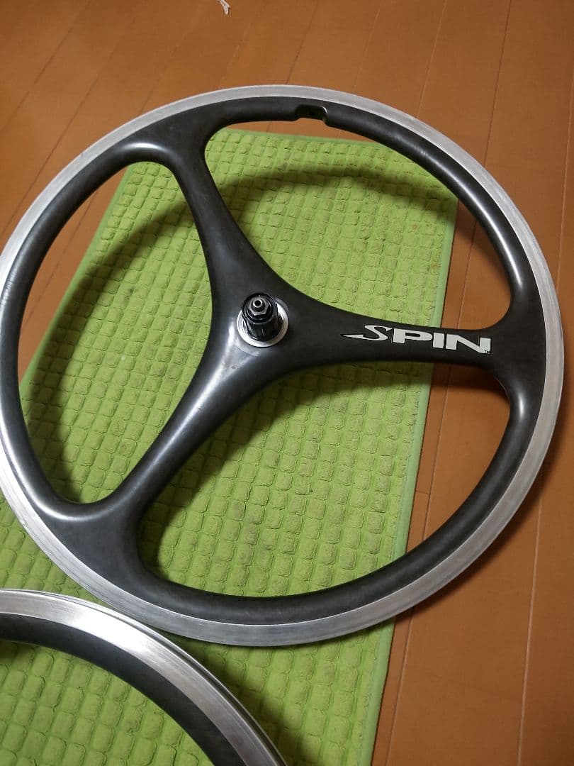 SPIN スピナジー前後カーボンホイールセット 650C？