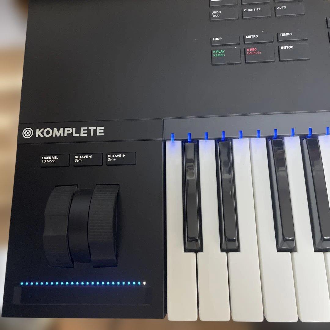 KOMPLETE KONTROL S49 mk2 ライセンス移行可　元箱あり