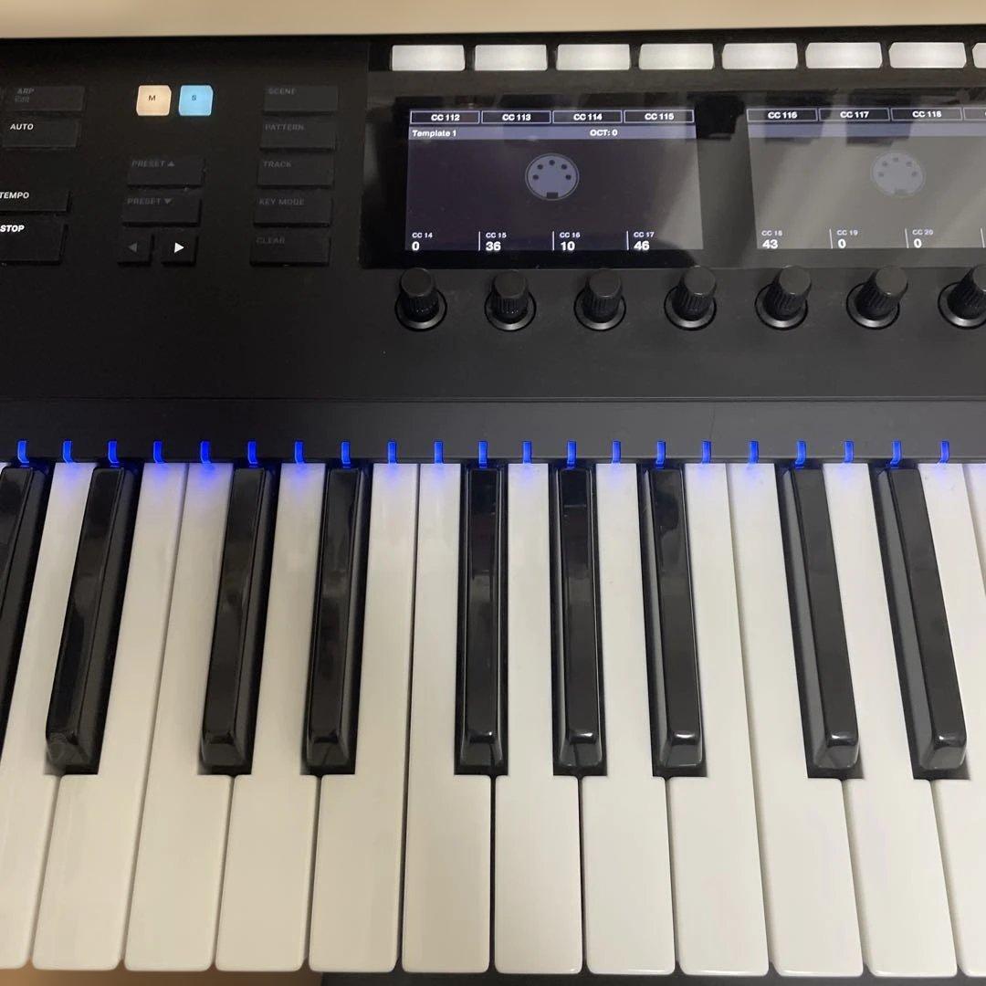 KOMPLETE KONTROL S49 mk2 ライセンス移行可　元箱あり