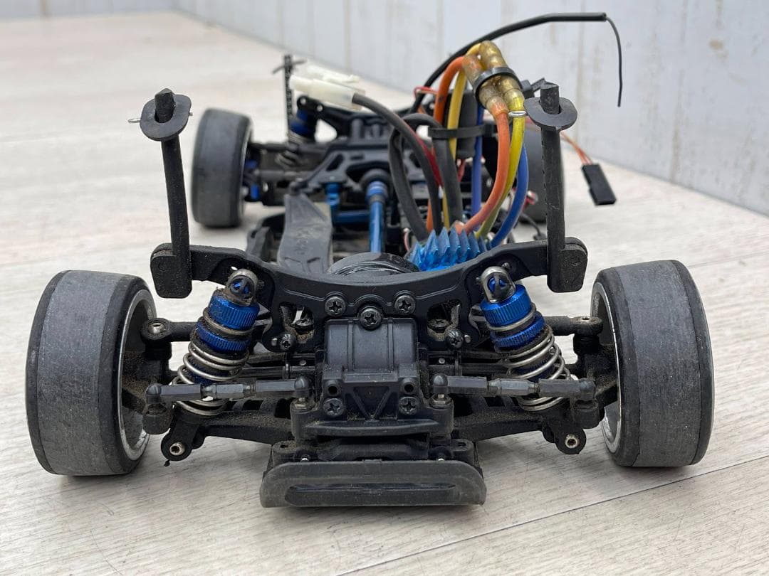 ヨコモ ドリフトパッケージ 4WD シャーシ KOプロポ セドリック 充電器