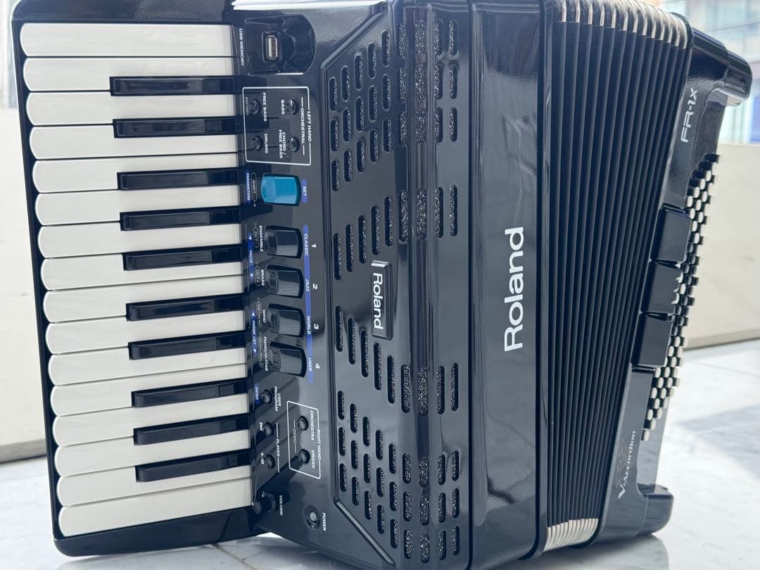 M*郎様 Roland V-Accordion FR-1X BK Vアコーディオ