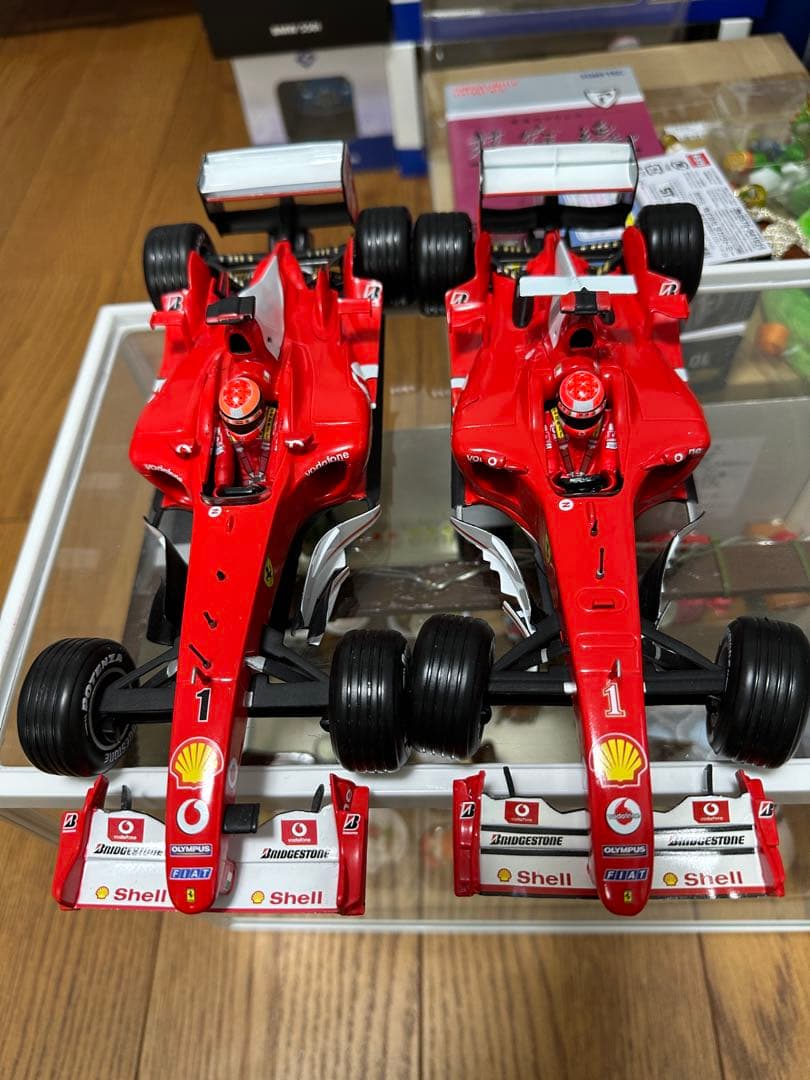 Ferrari F2004 1/18 ミニカー ディスプレイケース付き2台