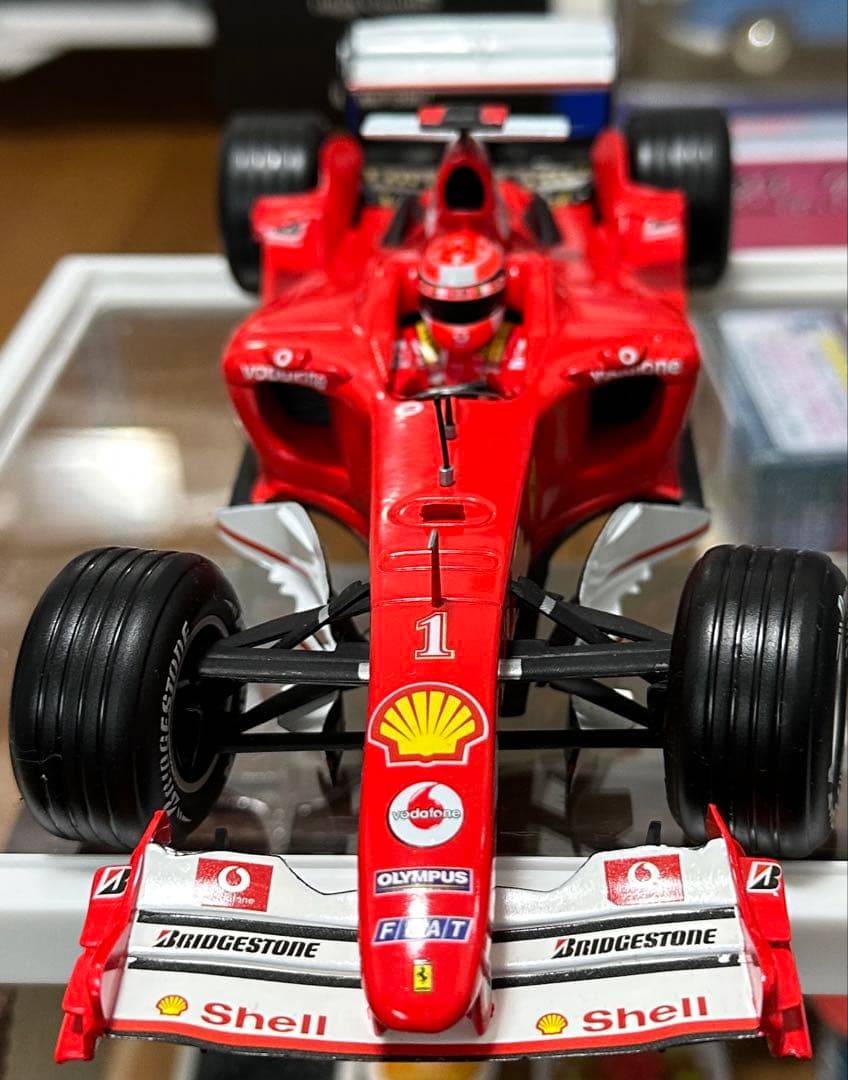 Ferrari F2004 1/18 ミニカー ディスプレイケース付き2台