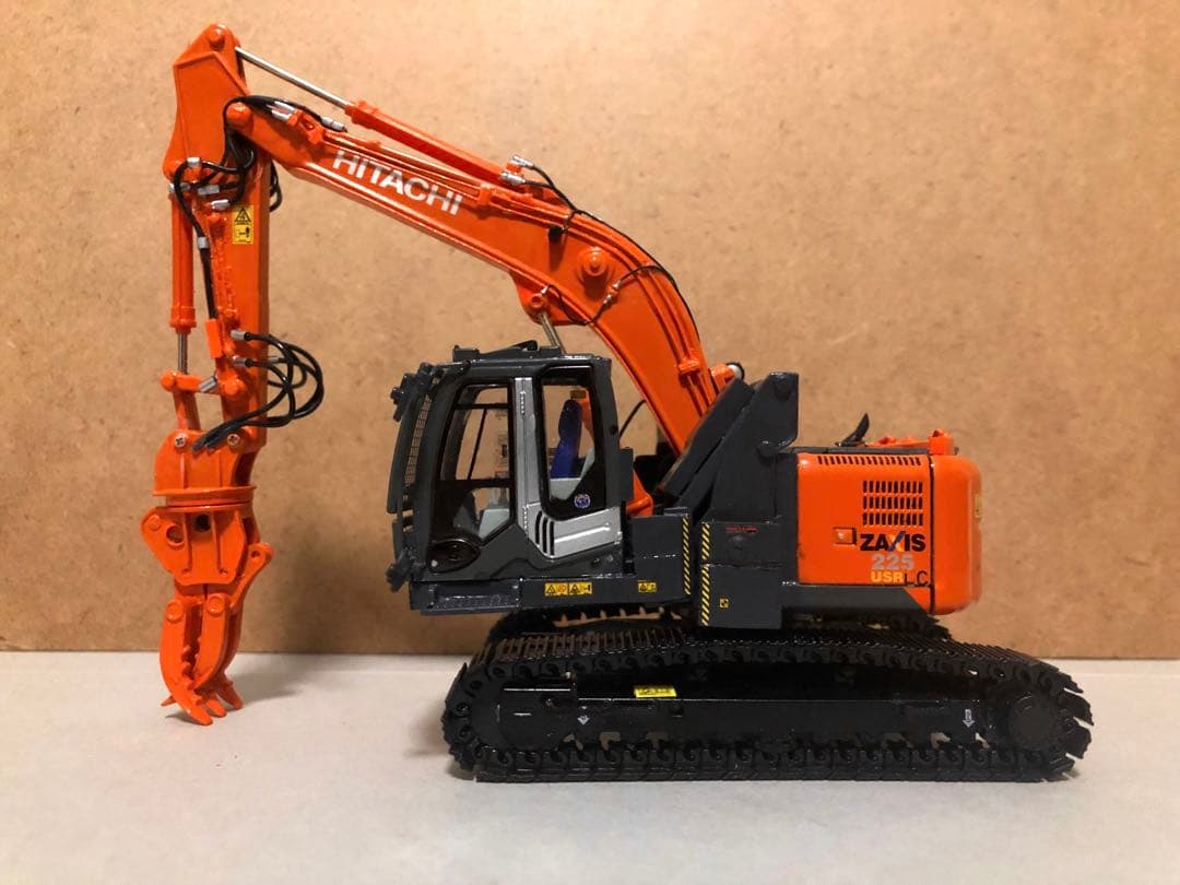 日立建機ZAXIS225USRLC-3 油圧ショベル1/50