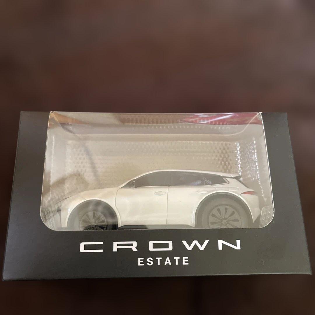 トヨタ CROWN ESTATE ミニカー ホワイト