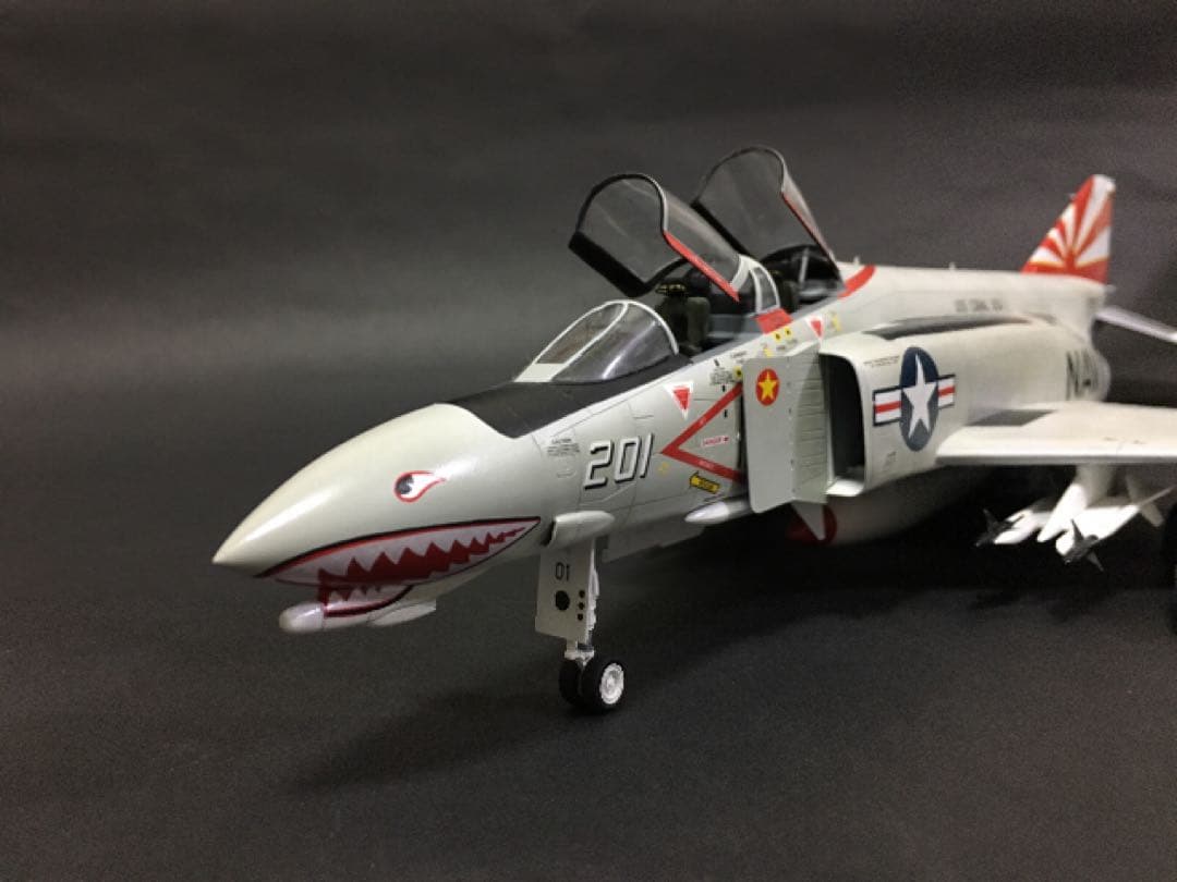 エッシー　1/48　F-4B　ファントムⅡ　サンダウナーズ　完成品