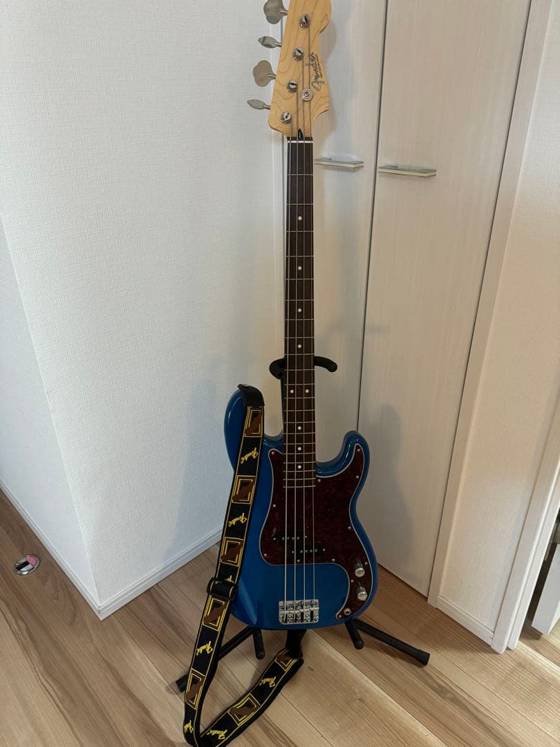 Fender Precision Bass 青