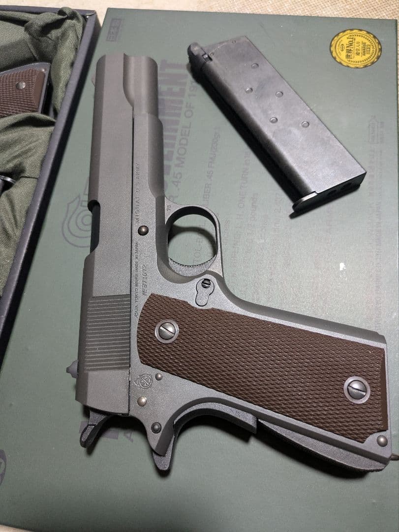 マルイ　m1911a1　2丁　スペアマガジン2本