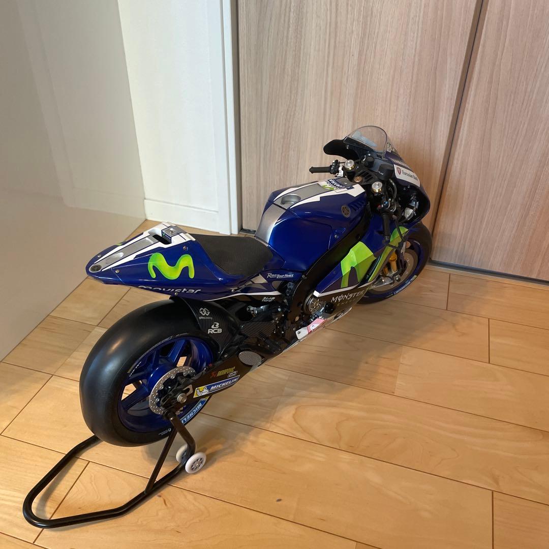 Yamaha YZR-M1 モデル 1/12 スケール