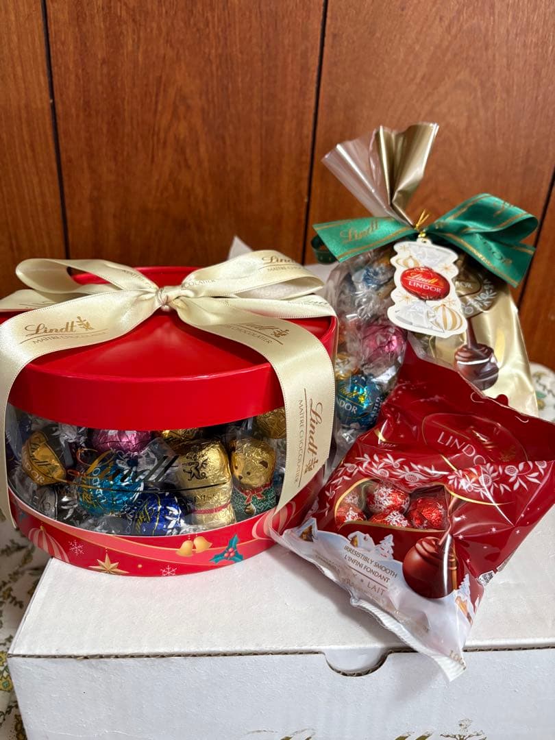 Lindt リンドール クリスマスギフトセット 90個　QVC