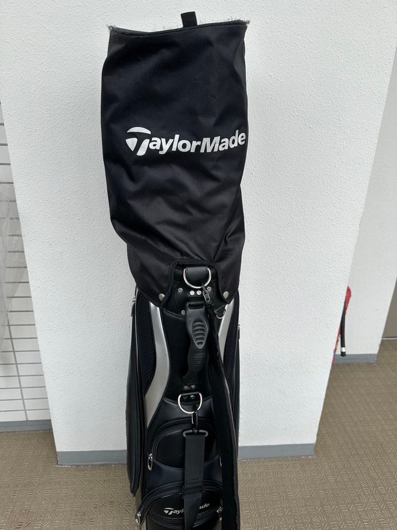 おまけクラブ付き　TaylorMade キャディバッグ 黒 自立型
