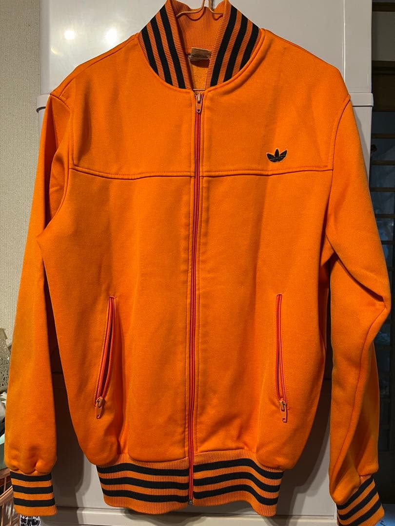 adidas originals ジャージ　オレンジ