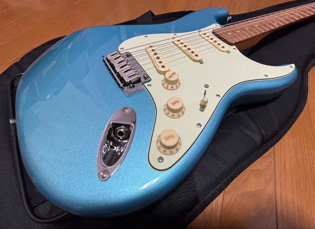 Fender フェンダー　Player Plus Opal Spark