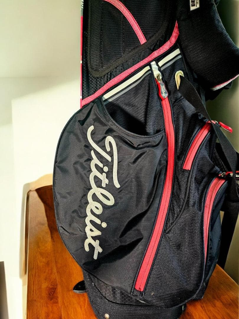 送料無料/超美品　Titleist 高級スタンド式/キャディバッグ 黒・赤