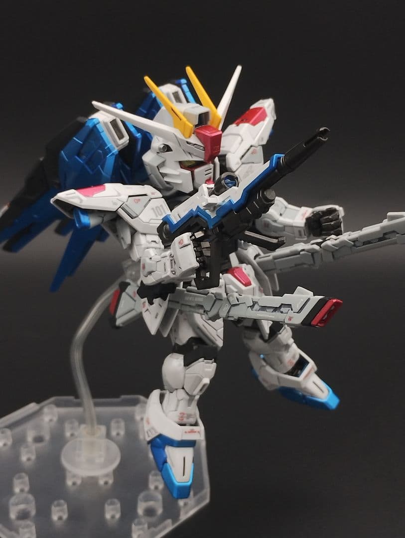 キャンディー・パール塗装 MGSDフリーダムガンダム ガンプラ 完成品