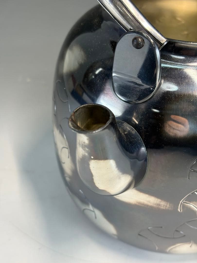 【中古品】清五郎造　銀いぶし独楽繋薬鏙（共箱）