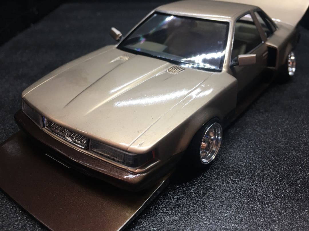 旧車プラモデル完成品1／２４　10ソアラアオシマ
