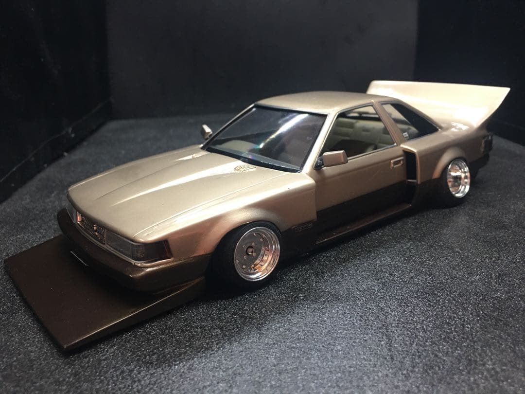 旧車プラモデル完成品1／２４　10ソアラアオシマ