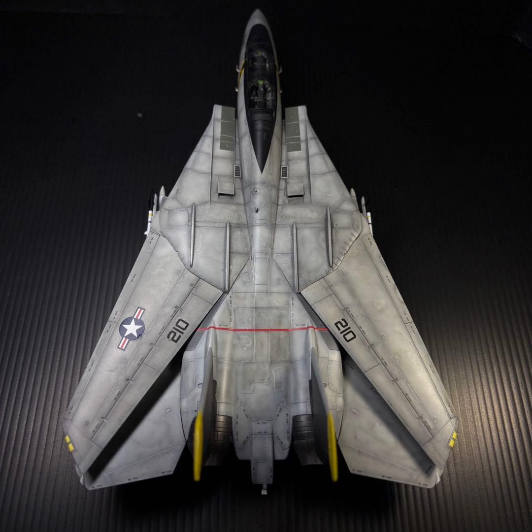 F-14A トムキャット ハイビジ 1/72プラモデル 完成品